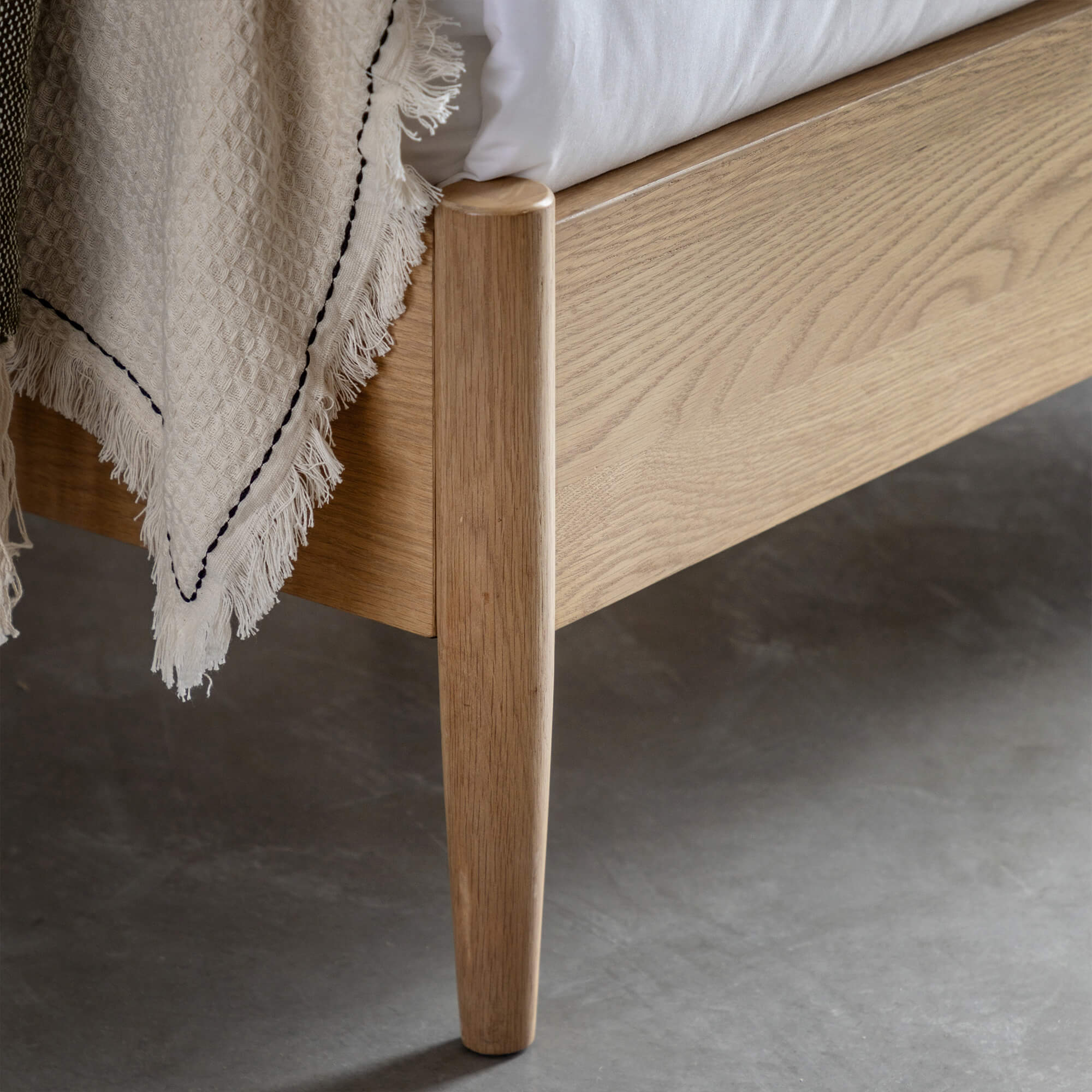 Hatfield Natural King Spindle Bed | Lee Longlands