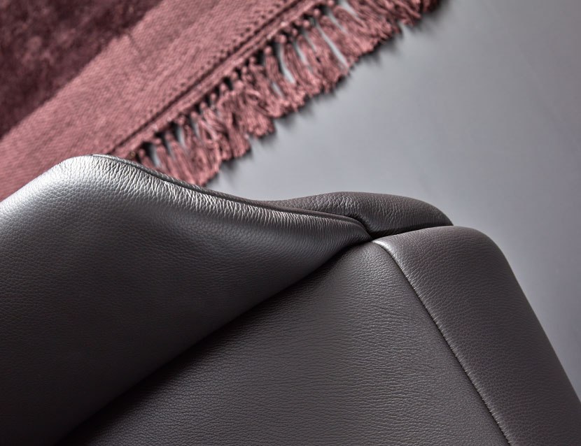 Himolla Azure Medium Manual Recliner Chair - Lee Longlands